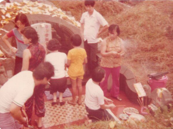 1978 Chan Family during Qing Ming – Woon Family Portal