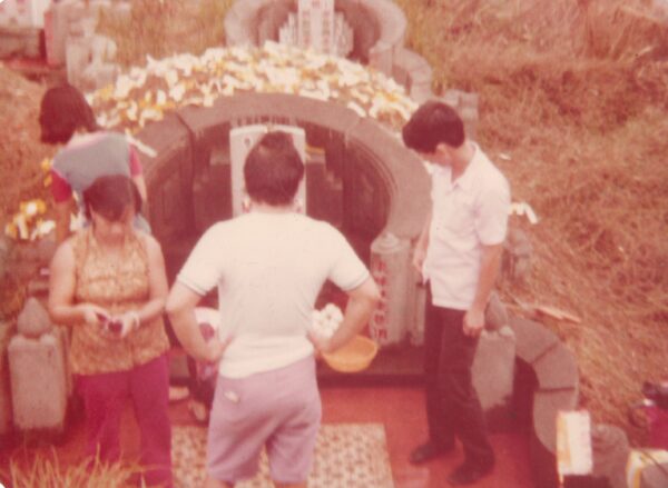 1978 Chan Family during Qing Ming – Woon Family Portal